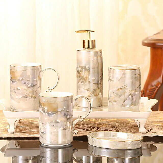 商品説明＜セット内容＞ディスペンサーx1点歯ブラシスタンドx1点ソープディッシュ x1点カップx1点材質:陶瓷器☆☆★★★★★★★★★★★★★☆☆◆お客様のご覧になっているモニター等により多少色が異なる場合がございます。あらかじめご了承くだ...