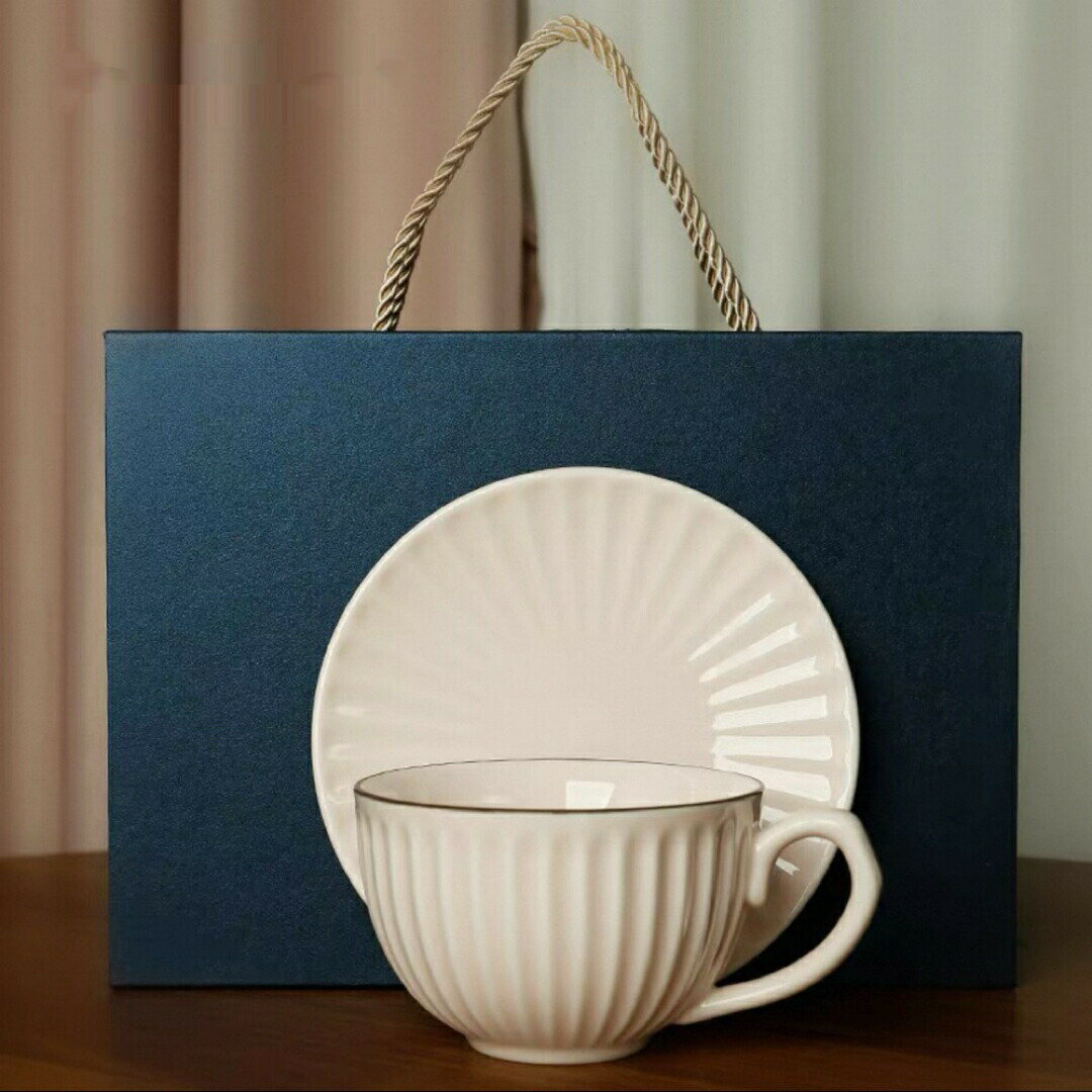 商品説明材質:陶器セット内容:カップ＆ソーサー1客スプーン1点容量：320ml☆☆★★★★★★★★★★★★★☆☆◆お客様のご覧になっているモニター等により多少色が異なる場合がございます。あらかじめご了承ください。◆複数ご注文の場合やお急ぎの...