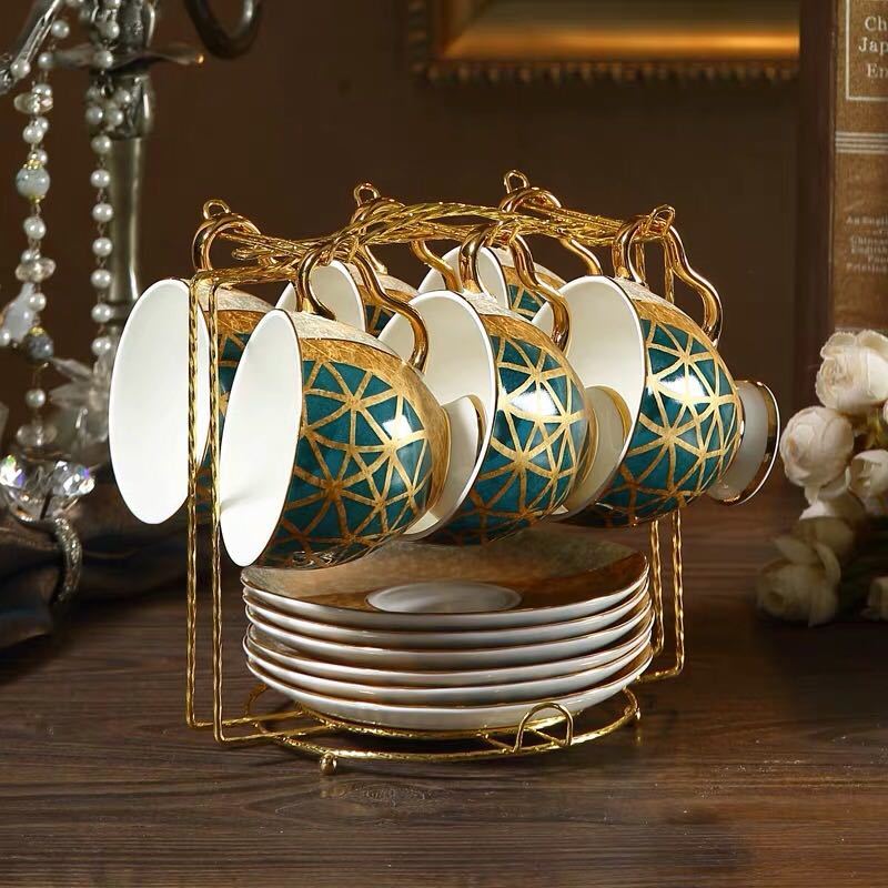 素材・材質:陶器セット内容:カップ＆ソーサー6客スプーンx6点カップランクx1点★購入後のキャンセルは、ご遠慮ください。★検品のため開封してある場合があります。★複数ご注文の場合やお急ぎの場合は必ず事前に納期のお質問をお願いいたします。注意...