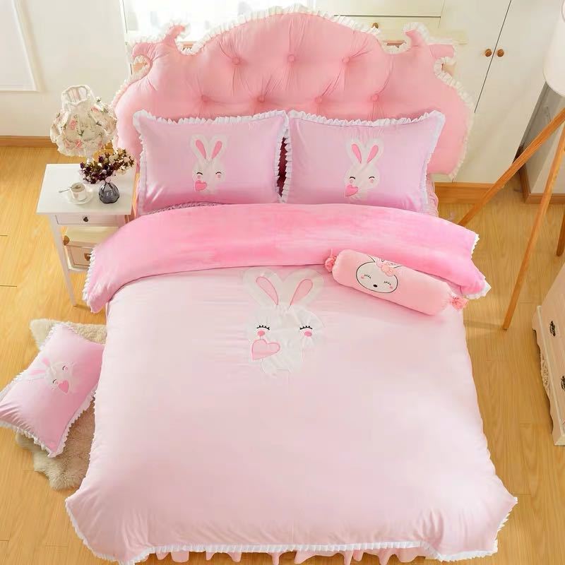 商品サイズ・組成について（カバー4点セット) 【素材】ポリエステル100％ ベッドパッド1点 ：150x200（cm） 掛布団カバー1点： 約200x230 （cm） 枕カバー2点： 約48x74cm ★購入後のキャンセルは、ご遠慮ください...