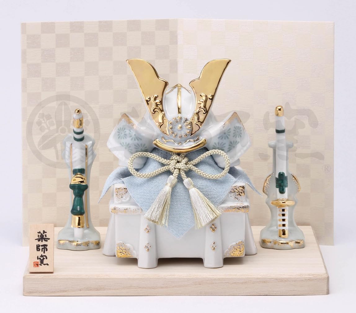 • [(兜)12・(弓矢)9・(刀)9cm] 磁器・上絵仕上