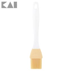 貝印 まいど本舗　シリコーン塗り刷毛　DS-1009 お好み焼きのソース塗りに便利な刷毛。 毛先が固まらずに洗いやすいシリコーン製刷毛。 商品名 貝印まいど本舗　シリコーン塗り刷毛　DS-1009 本体サイズ 長さ215×40×16mm 重...