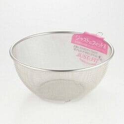 ヨシカワ ジャストにフィット　丸型ザル24cm（リング付）　SJ1384 丈夫で安全安心の日本製ザル、お手持ちのお鍋にぴったりフィット♪ お鍋に合わせたサイズなので、「茹でもの」や「水切り」がさらに便利！ お手持ちの鍋ともピッタリ、スタッキ...