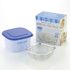 ヨシカワ 発酵食堂　水切りヨーグルトポット　SJ1884 水切りヨーグルトでおいしくカロリーオフ♪ 水切りヨーグルトができる容器。 水切りヨーグルトは、プレーンヨーグルトから水分を抜いたものでヘルシーながらクリームチーズのような食感で濃厚な...