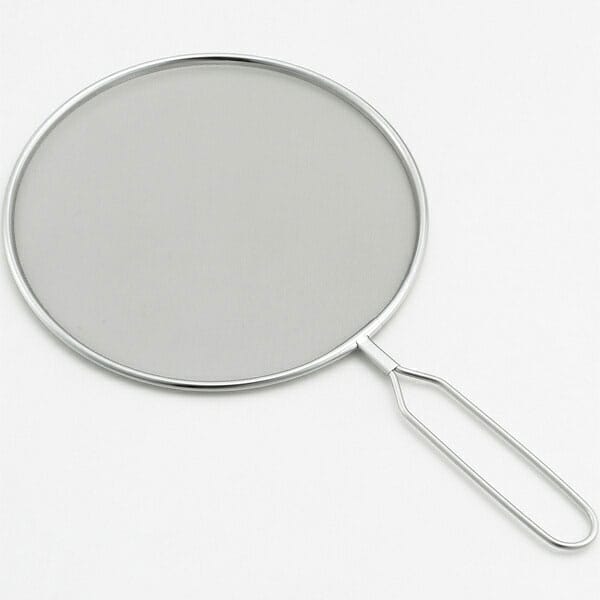 ヨシカワ料理のいろは油はね防止ネット24cm　YJ2783 揚げ物・炒め物の油はねガード。燕三条製品 天ぷら鍋やフライパンの上に乗せるだけで、揚げ物や炒め物の油はねを防ぐオイルスクリーンです。 細かいメッシュが油ハネを防ぎながら水蒸気を逃が...