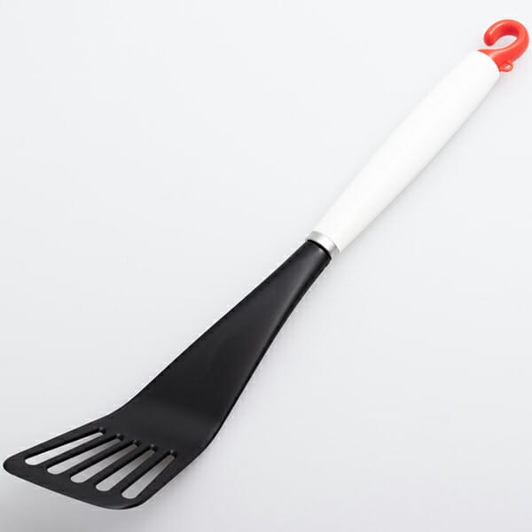 サンクラフト 子ども用ナイロンターナー　DI-109 食育・料理研究家 坂本廣子氏とサンクラフトが生みだした、子どもでも使いやすい調理道具 軽くて使いやすい小さなサイズのターナー。ハンドルが長いので、熱源から遠い状態で安全に使えます。表面加...