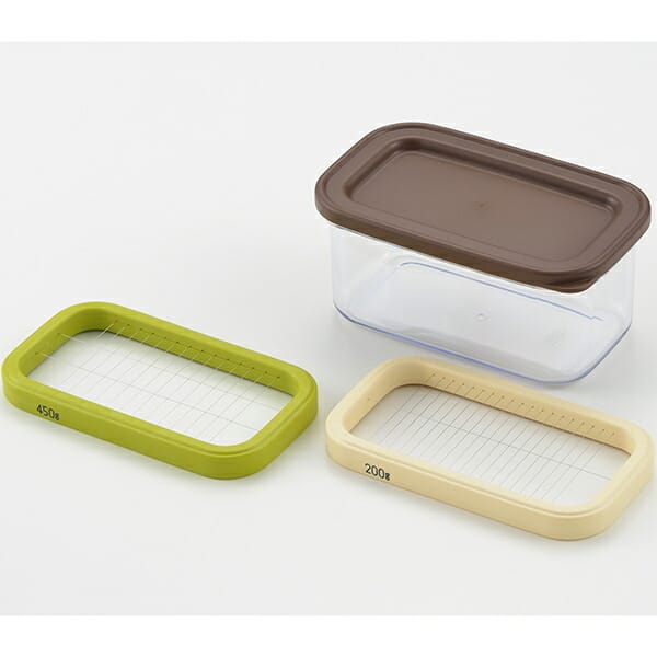 ヨシカワホームベーカリー倶楽部シール蓋で保存ができるバターカッター　SJ3324 200gと450gのバターを簡単にカット、保存もできるバターカッター 常温に戻したバターを、フタでギュッ〜と押すだけでバターをカット。200gの家庭用バターは...