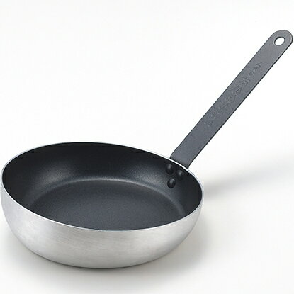 タマハシ たいめいけん　チキンライスパン22cmTM-118B たいめいけん茂出木シェフ監修。本体は片側が高くなっており、鍋返しを行う際に食材がこぼれにくいチキンライスパン！ 本体の奥側が高くなっている形状。具材などが飛び散りにくいので、く...