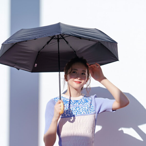 mabu（マブ） 7本骨遮光折りたたみ傘　江戸 軽やかなデザインとスリムな機能美 日差しをカットする面積が広い多骨タイプながら、軽量に仕上げました。 親骨サイズ 50cm／7本骨 傘の直径 約85cm 重量 約180g 材質 ポリエステル1...