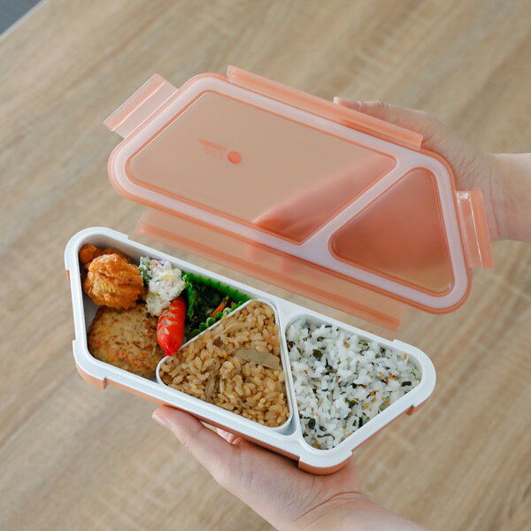 CBジャパン dsk.pig　薄型弁当箱　抗菌フードマン　おにぎり おにぎりを持ち運ぶための薄型弁当箱 【艶消しの透明フタと台形型がポイント！新形状のフードマン。】 フードマンの密閉力はそのままに、開けやすく改良された艶消しのフタは、老若男...