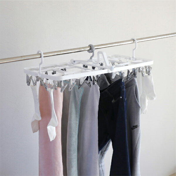 CBジャパン kogure　コグレThe hangers　傾かないランドリーハンガー42P 3点フックで左右に傾かないハンガー 洗濯物が偏ってハンガーが斜めに傾いてしまって干し直し…なんて経験はありませんか？ 「傾かないランドリーハンガー」...