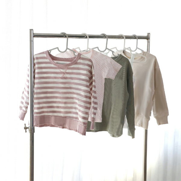 CBジャパン kogure　コグレThe hangers　スリムキッズハンガー20P お洗濯干しも収納も1本でOK。インテリアに馴染むキッズハンガー 薄さにこだわったシンプルなハンガー。洗濯物干しはもちろん、実は衣類の収納にもおすすめです。...