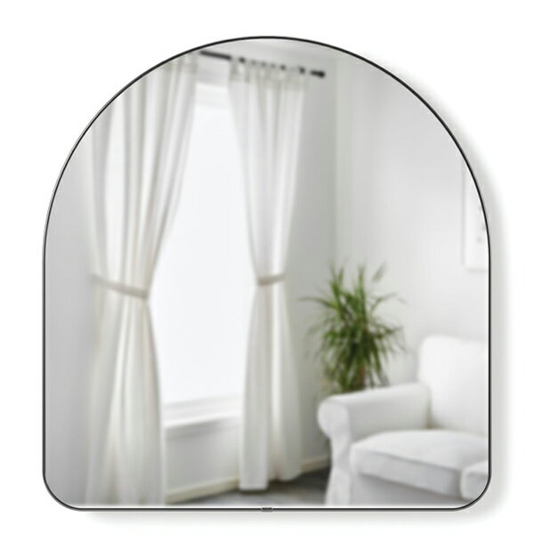 umbra　アンブラ フーバ　アーチド　ミラー86x91cm　チタニウム 柔らかな曲線と薄いメタリック調仕上げの縁が特徴のミラー アーチタイプの姿見:縁が装飾的なメタリック調仕上げ、アーチ状の形状をしているため温かみのある印象を与えてくれま...