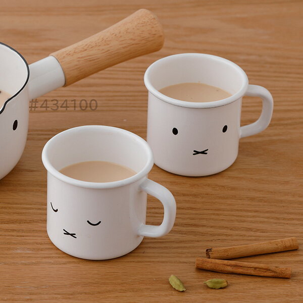 富士ホーロー ミッフィーフェイスシリーズ　7cm　マグ シンプルなデザインのミッフィーフェイスシリーズ 「ミッフィーのおかお」だけのシンプルなデザイン。純白のホーロー製キッチンウェアです。 商品寸法 W105 x D80 x H70mm 容...