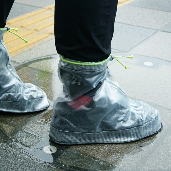 A/D2　シューズレインカバー 大切な靴を、雨からスマートに守る。 突然の雨でも安心。お気に入りの革靴やスニーカーをしっかりガードする、頼れるレインカバー。軽量でコンパクト、専用ケース付きだから持ち歩きもラクラク！ いつでも備えて、足元スマ...
