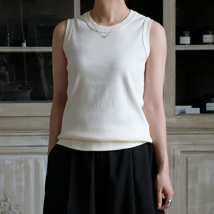 BRAND PROFILE ベルギーのアントワープ生れのデザイナーSOFIE D'HOOREはそのカッティングと素材の選択では他に類をみません。素材の良さ、着心地の良さは最高で彼女からつくり出される洋服達へのこだわりは服の完成度の高さであり...