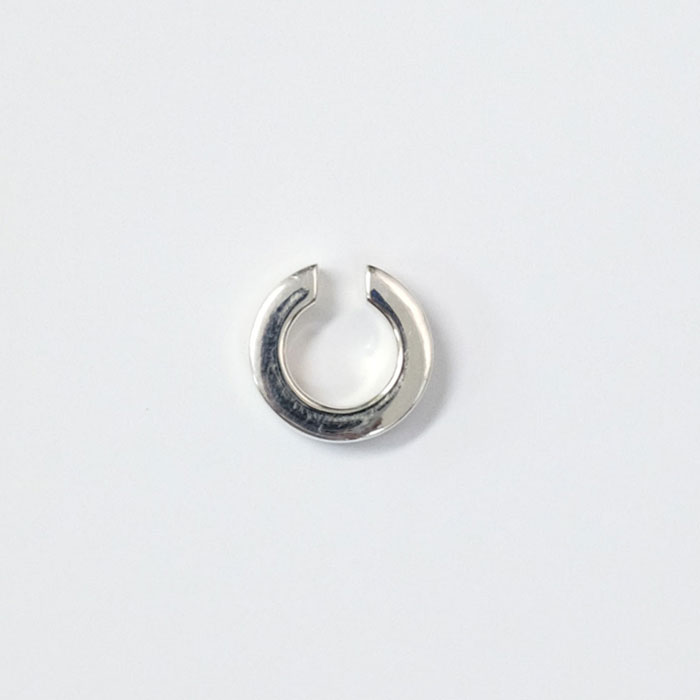 BRAND PROFILE 「Inner Self, Open-minded」をコンセプトに、内なる自己を解放するオープンマインドな精神からインスピレーションを得ているジュエリーブランド。 身に着ける人の肌に寄り添い、パーソナリティを際立た...