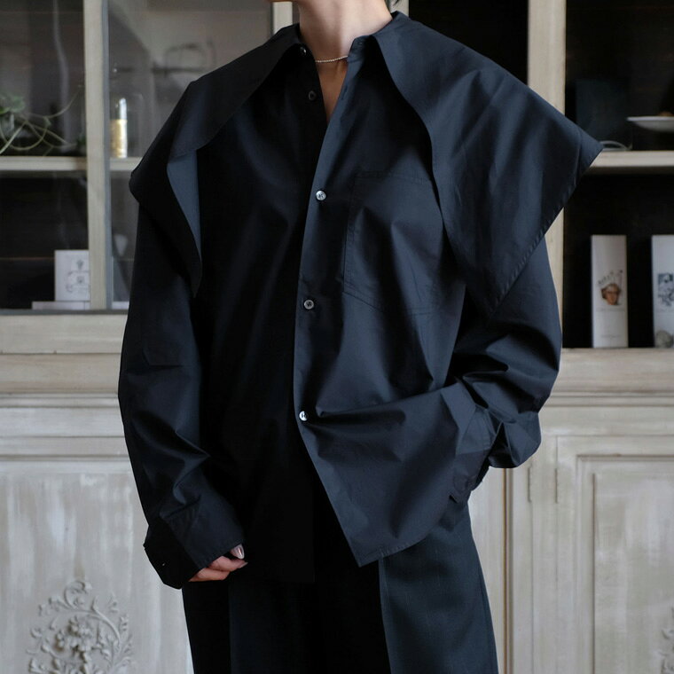 BRAND PROFILE ベルギーのアントワープ生れのデザイナーSOFIE D'HOOREはそのカッティングと素材の選択では他に類をみません。素材の良さ、着心地の良さは最高で彼女からつくり出される洋服達へのこだわりは服の完成度の高さであり...