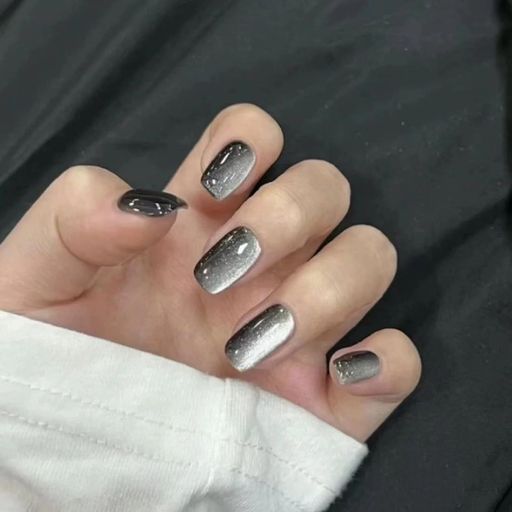 【DIYネイルチェンジ】ネイルチップ このネイルチップを使えば、数分で簡単にネイルチェンジができます。3D加工されたデザインで、防水性があり、爪を傷つけることなく安全に使用できるネイルウェイです。頻繁な付け替えも問題ありません。ԁ...
