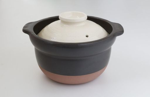 サイズ:本体/約径21.0x最大幅24.0x高12.0cm 約内径19.0cm 約深11.0cm フタ/約径18.0x高6.0cm セット/約高15.0cm 材質:本体/耐熱陶器 フタ/陶器 ●耐熱温度差350°C 直火でふっくらおいしくご...
