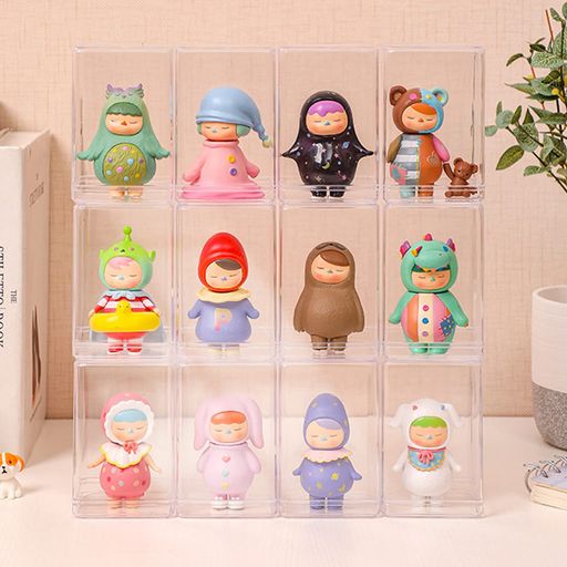 【丈夫で丈夫な素材】ディスプレイボックスは高品質のPVC素材でできており、高い透明性、防塵性、耐水性、優れた剛性、耐擦傷性を備えています。 フロントパネルとサイドパネルの光透過率は95%です。 【積み重ね可能なデザインとギフトに最適】透明な...