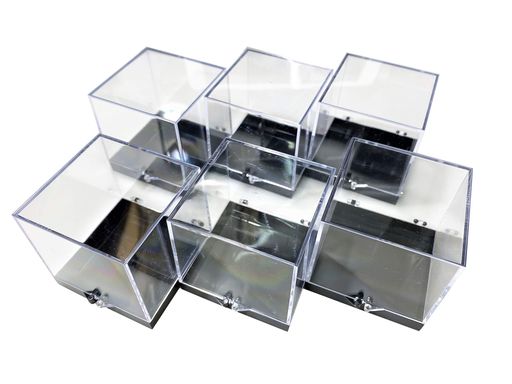 商品サイズ(奥行X幅x高さ):76X68X68MM 内寸(奥行X幅x高さ):64X64X64MM 安心の日本国内発送 天然石 標本 フィギュア ドール 等のコレクションを美しく保管するのに最適です 素材:ポリスチレン