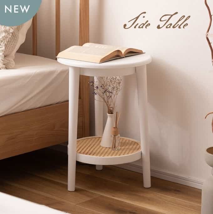 ●ラタン風の装飾を施したトレンド感あるデザイン。 ●ポリエチレン素材のラタン調デザインが目を引く丸みを帯びたフォルムのテーブル。 ●クールなイメージにもガーリーなイメージにも好相性のデザイン。 ●シリーズ合わせて使用すればお部屋のまとまり感...