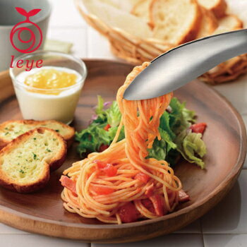 商 品 詳 細 パスタやサラダをきれいに盛り付けられるトングです。 特許取得のバネ構造と狭めの開きのトングは、やわらかな使い心地ながらもしっかり食材を掴むことがきます。 先端が細く、ぴったりくっつくので、薄切り肉もしっかり掴むことが可能。 ...