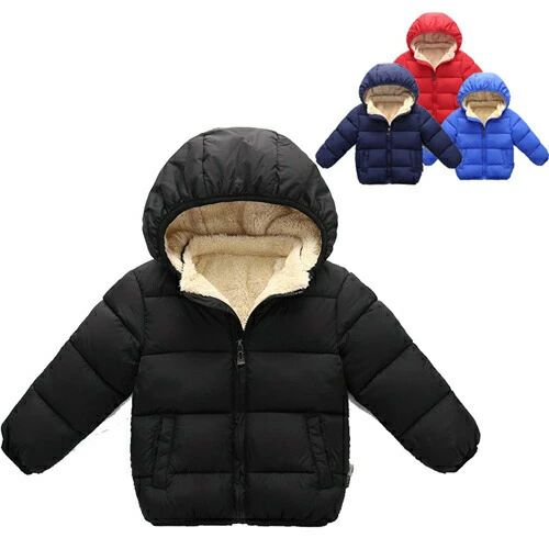 商品説明軽量ながら保温性の高い中綿100を採用し小さなお子様にも着せやすいダウンジャケッをご用意しました。表面は防水、汚れにくい素材で、汚くなったら　毛布やタオルで拭けば　きれいになります、お洗濯に助けてもらいます。寒い風にしっかり防御しま...