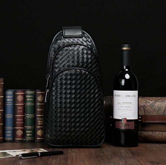 採寸は下記通りです。 サイズ：横18cm×縦36cm×マチ5cm ■素材：本革 ■生地備考　 　【透け感】なし　　　【生地の厚さ】普通　　　【伸縮性】なし ■生産国　　中国製 ■注意事項 ※寸法は商品を平置きにし、外側から採寸したサイズです...