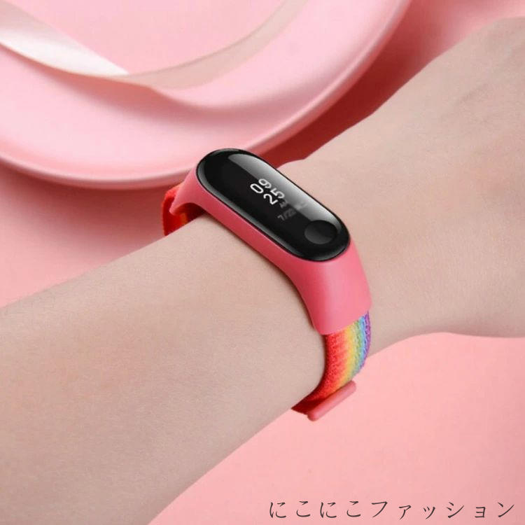 シンプルで高級感溢れるデザイン、きれいなカラーは老若男女問わず、通勤・旅行・日常生活の様々なシーンに対応します。通気性に優れた素材を使用した交換用バンド！通気性に優れたデザインで蒸れにくく、スポーツに最適！マジックテープ式で自由にサイズ調整...