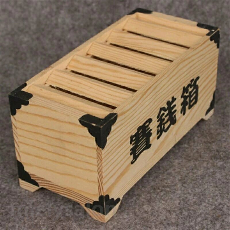 賽銭箱に100円玉や500円玉などの小銭を入れると心地よい音が響き、貯金が楽しくなります。なんだか縁起も良く幸運UPの期待も！ミニサイズで可愛いのでインテリアにも最適です。硬貨・紙幣どちらも入れやすい設計。底部のフタで簡単に中身を取り出せま...