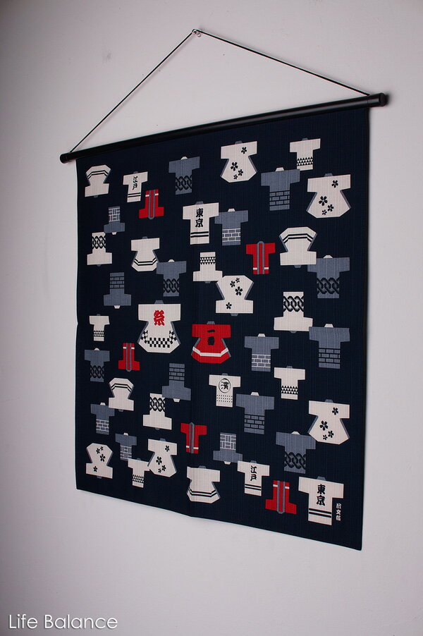 SPECIFICATION Size 50x50cm Material 綿100％ Made in Japan COMMENT 独特の生地感と光沢のある上質の綿シャンタン採用の、濱文様のラインナップの中でも最近人気の高い小布（こぬの）。50...