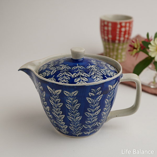 SPECIFICATION Size φ12xH9cm(持ち手含まず） Volume 満水275cc Material 陶器 Finish 手描き Made in Japan Package 箱入 COMMENT 波佐見焼、勲山窯からティー...