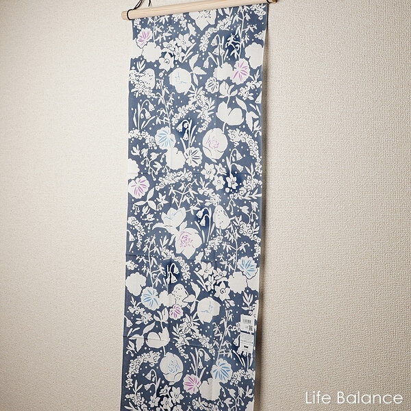 SPECIFICATION Size 約37×98cm Material 綿100% Made in Japan COMMENT 創業140周年、東京日本橋・戸田屋商店の梨園染てぬぐいのご紹介です。 シマエナガは体長約6cmに体長より長い尾...