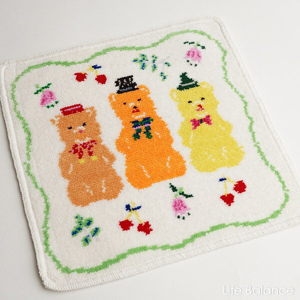 SPECIFICATION Size 20x20cm Material 綿100％ Made in 日本 COMMENT イラストレーター、布川愛子さんのシェニール織のハンカチです。 『お花を持って、会いたい人に会いにいこう』をテーマに描き...