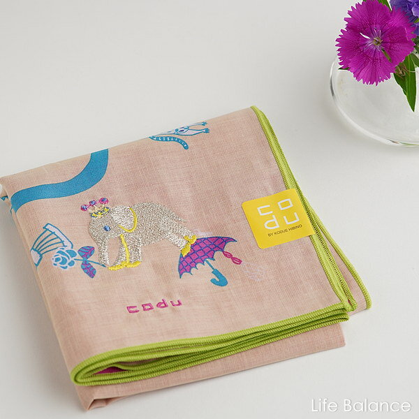 SPECIFICATION Size 48x48cm Material 綿100％（2枚合わせ・3か所刺繍） Made in 日本 COMMENT アーティストひびのこづえのハンカチコレクション。新作『CARNIVAL』シリーズです。動物、...