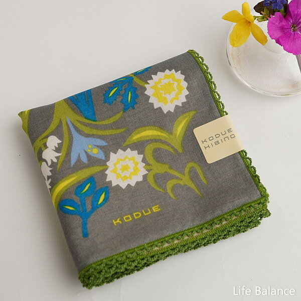 SPECIFICATION Size 48x48cm Material 綿100％（2枚合わせ・ピコレース） Made in 日本 COMMENT アーティストひびのこづえのハンカチコレクション。カラフルで大胆な色使い、裏表の配色も魅力です...