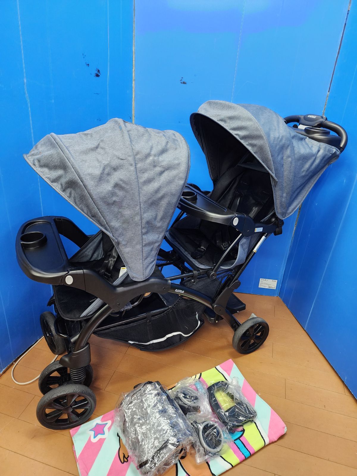 関東地方送料無料。その他地域は別途送料がかかります。その際振込にてお支払い頂きます。購入後メール・SMSにて振込先をお知らせ致します。。その他、離島、沖縄への発送はしておりません。・・・★カトージ　2人でゴーDX　2人乗り　送料無料★【中古...