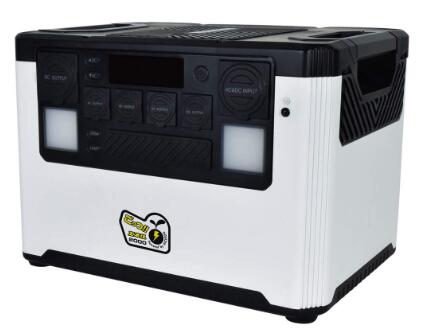 【仕様】 ●波形：正弦波 ●仕様：屋内用 ●連続定格：2000W（48分） ●周波数：50/60Hz手動切替 ●電源：リン酸鉄リチウムイオンバッテリー51.2V 38.4Ah（3.2V 614400mAh） ●コンセント数：AC100V✕4...