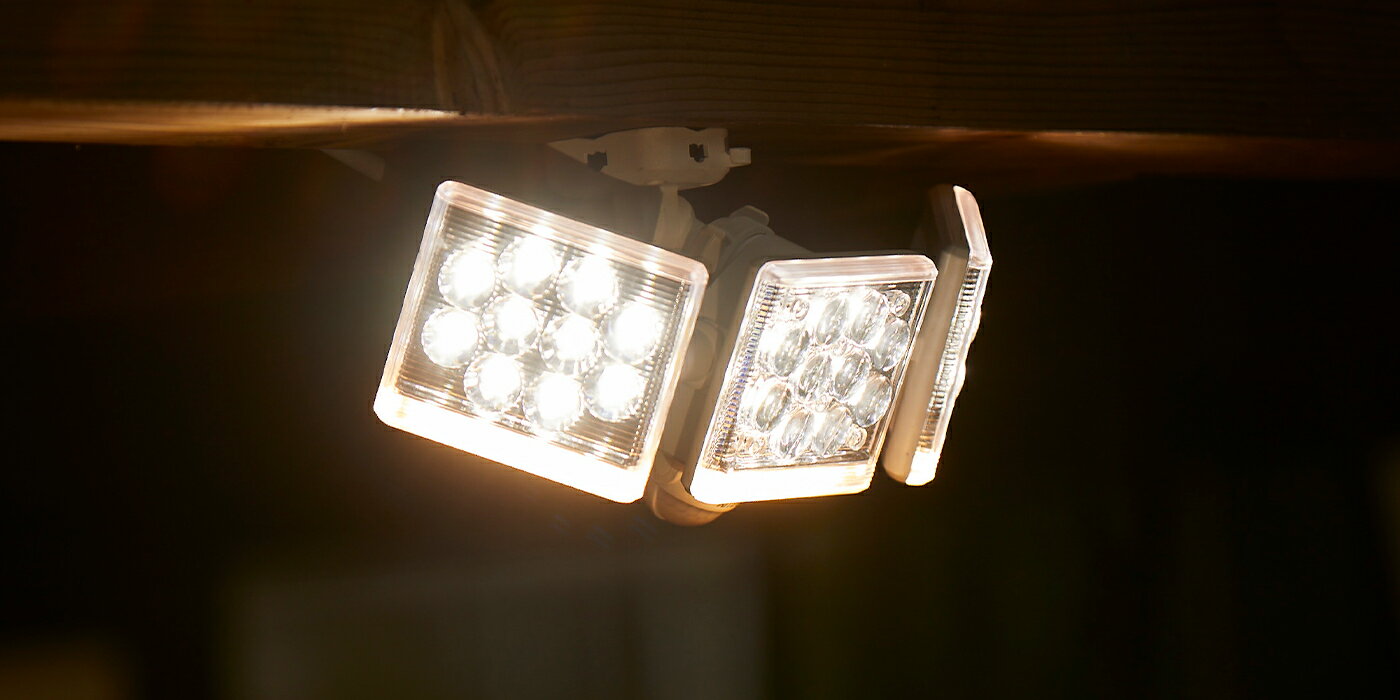 ●品名：12W×3灯 フリーアーム式LEDセンサーライト リモコン付 ●品番：LED-AC3045 ●JANコード：4954849533457 ●本体サイズ：W325×D141×H127mm ●重量：約1110g(クランプ除く) ●発売日：...