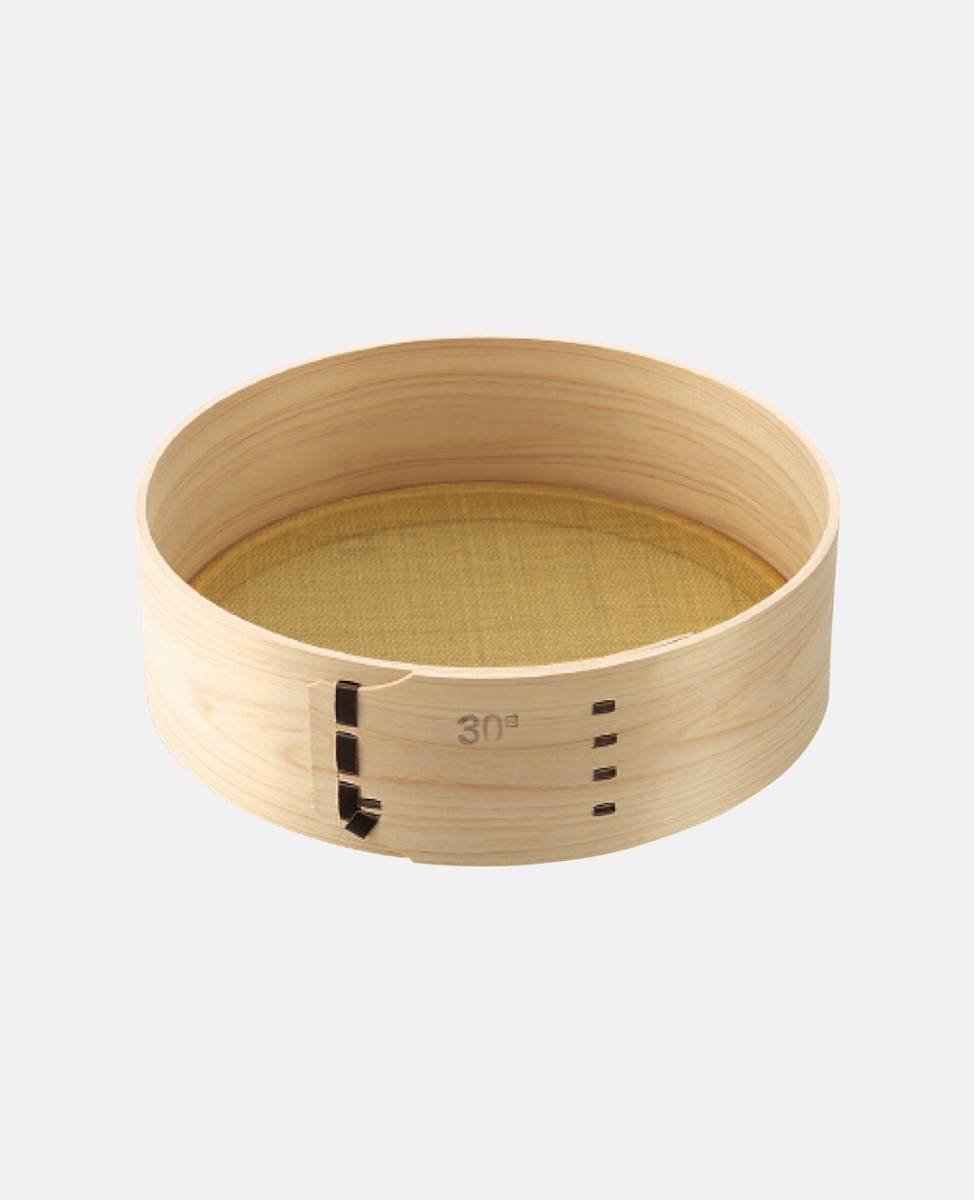 挽いたそばの粉をふるうときに使用します、微粉をふるうには小さい目を、荒引きを取るには荒い目をお使いください。■サイズ　210×80目■製造国　日本製