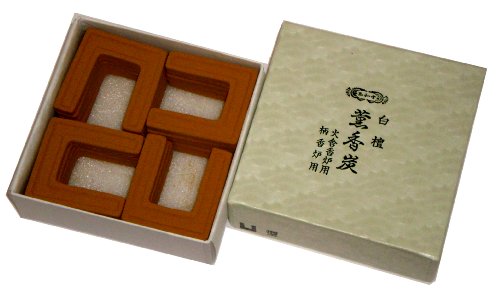 パッケージ個数:1・(b)原産国 :(/b) 日本・(b)原材料 :(/b) 椨粉、香料、炭・(b)内容量 :(/b) 20枚香炉など不燃性の容器を使用して下さい。 薫香炭は、柄香炉、火舎香炉をお使いの時に抹香の代わりに香炉灰の上に置いて使...