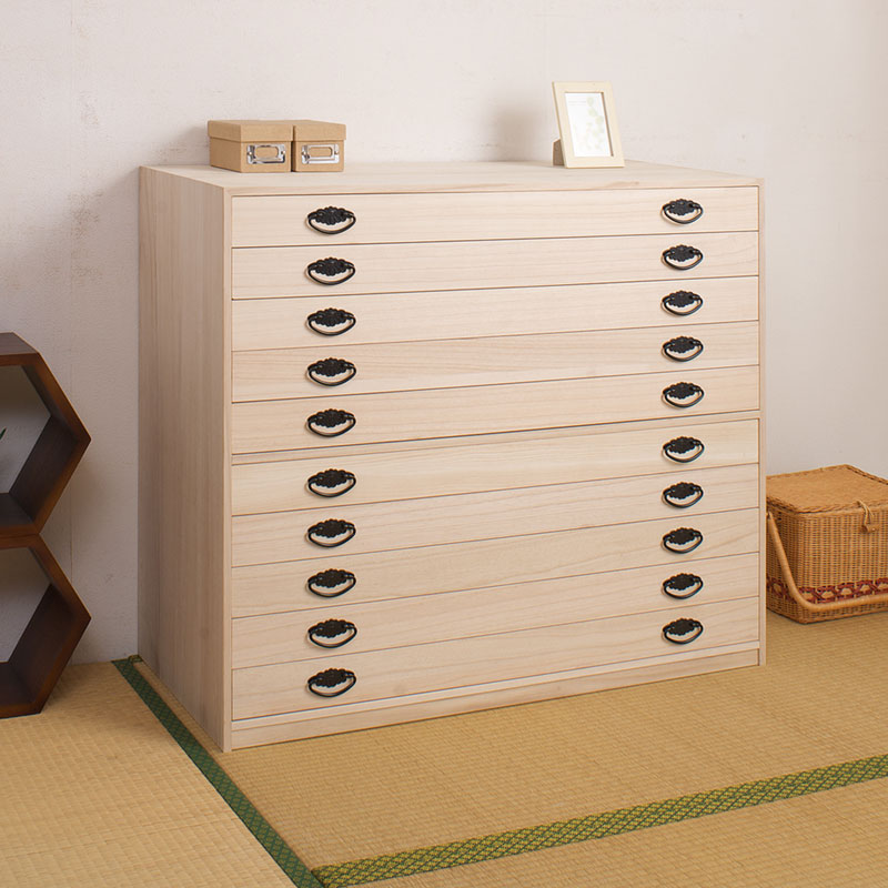 ■商品について/桐箪笥シリーズ。高さの違うバリエーションで収納量により選べます。スッキリしたデザインで洋服にも対応でき万能型桐箪笥。■商品の仕様/本体：天然木桐材、引出し底板・背板：天然木桐化粧板■商品サイズ/本体：(約)幅98.5×奥行4...