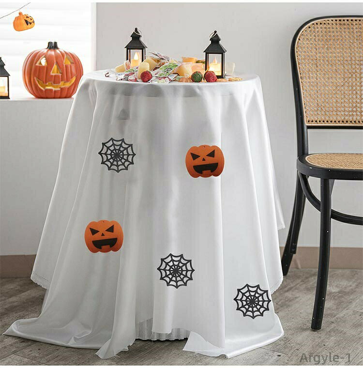 商品説明 color="#000000">商品紹介 ハロウィンの季節にぴったりな、このユニークなテーブルクロスで、お部屋に楽しい雰囲気を加えましょう。シンプルながらもインパクトのある白地に黒い幽霊の顔がデザインされており、どんな空間も一瞬で...