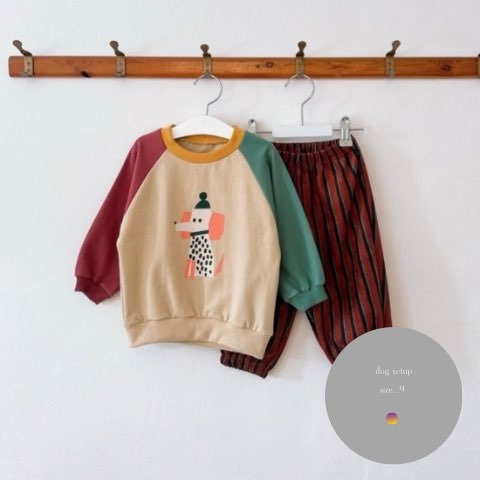 ドッグ配色SET が入荷しました。 ワンちゃんデザインがポイントのトップスと、 シンプルで合わせやすいパンツのセットアップ。 やわらかい コットン素材 を使用し、デイリー使いしやすい着心地に仕上げています。 女の子着用は Lサイズ（100–...
