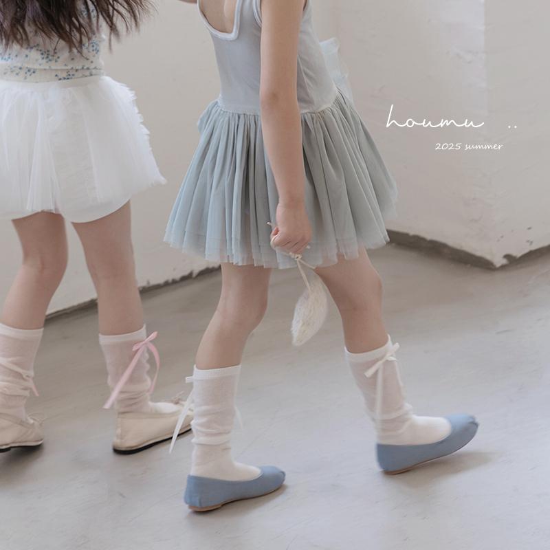 ・カテゴリ: 子供用靴下・対象: 女児・素材: 綿80%・タイプ: 普通靴下・機能: 透気・筒丈: 中筒・かかと: 無・厚み: 薄手・柄: 無地・装飾: リボン・編み: 平縫い針12〜14針/3cm・カラー展開: ミルクホワイト、韓国ブルー...