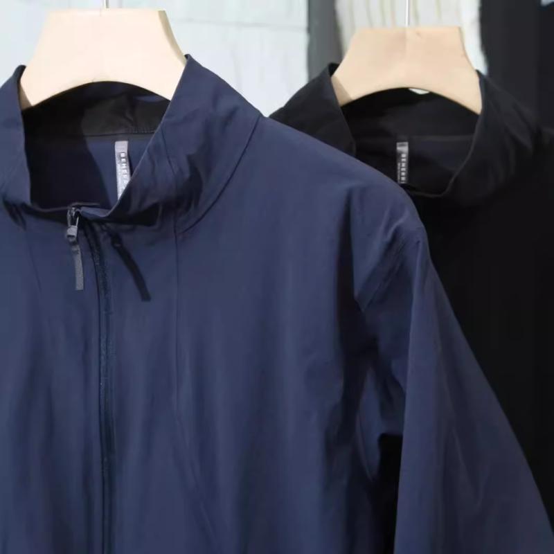 ジャケット メンズ 男性用 防風 防撥水 アウター 立襟 ソフトシェル 伸縮性 多ポケット カジュアル スポーティー ブルゾン 黒 紺色 春秋・商品カテゴリ: ジャケット・・襟: スタンドカラー・フィット: レギュラーフィット・フロント: ...