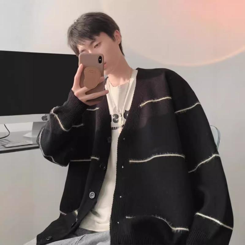 カーディガン メンズ 秋冬 アメリカン カレッジスタイル ストライプ ニット セーター レトロ Vネック 配色 ポリエステル 普段着 部屋着 長袖 トップス・カテゴリ: ニットカーディガン・スタイル: 韓国・シルエット: ルーズ・ネックライ...