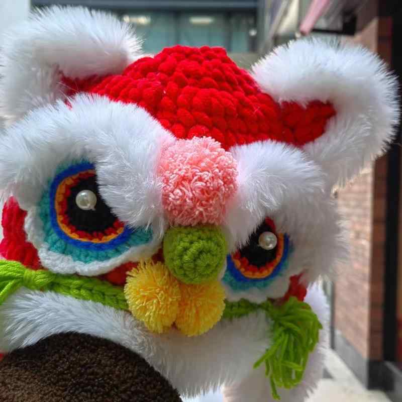 ニット帽 秋冬 手編み ビーニー 保温 かわいい シシマイ 帽子 手作り風 仿貂毛 レッド グリーン コーヒー色・カテゴリ: ニット帽・素材: 仿貂毛・色: レッド.グリーン.コーヒー・サイズ: S.M.L・.個性・流行要素: 動物(獅子舞...